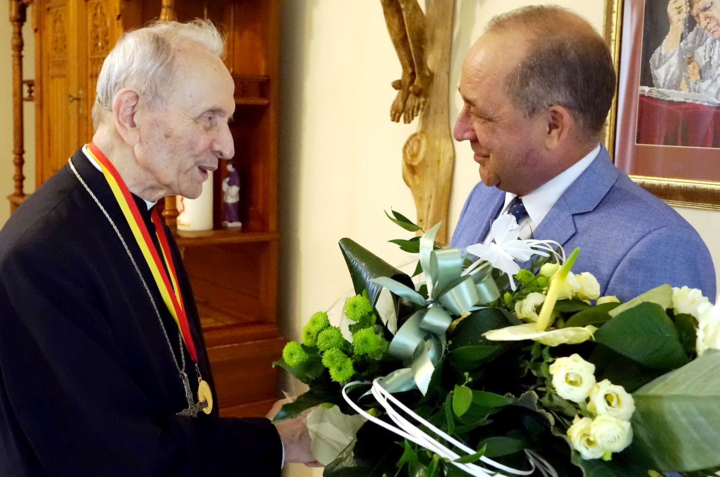 Biskup Władysław Bobowski odznaczony medalem Zasłużony dla Ziemi Sądeckiej